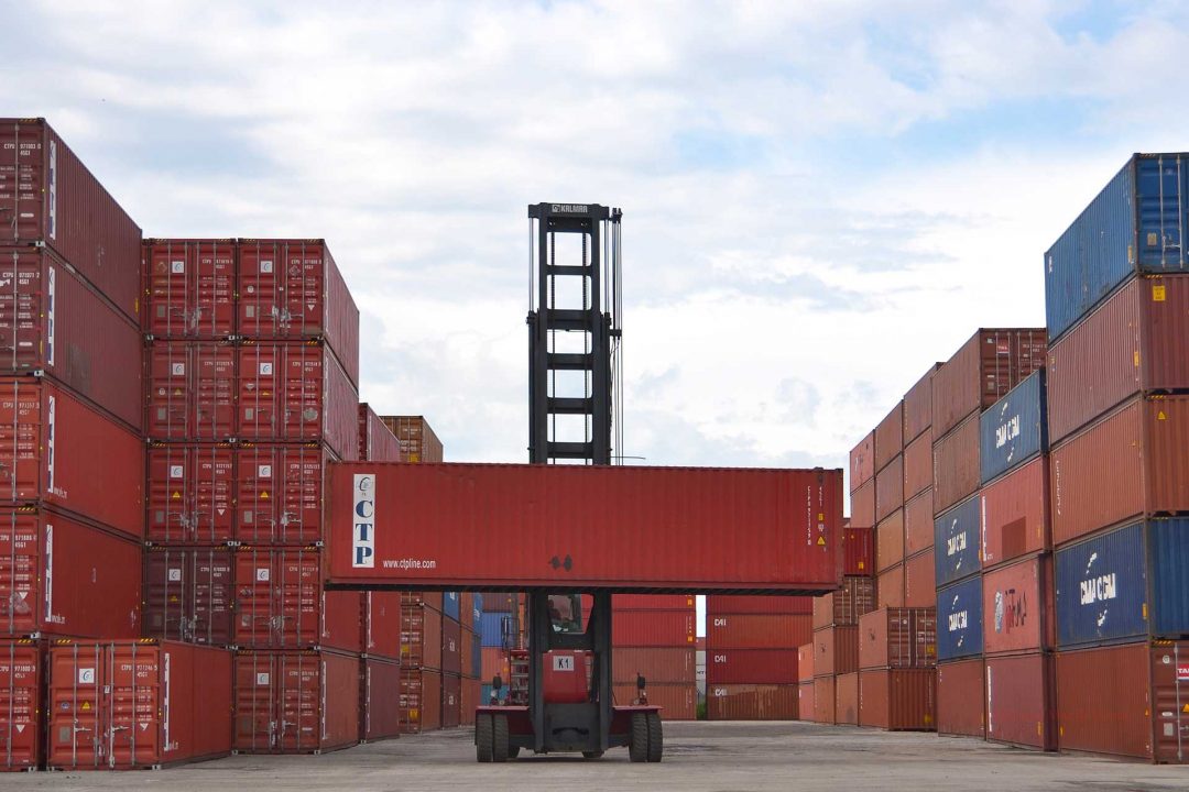 jambatan-merah-depot-shipping-container-port-klang-malaysia-03 ...